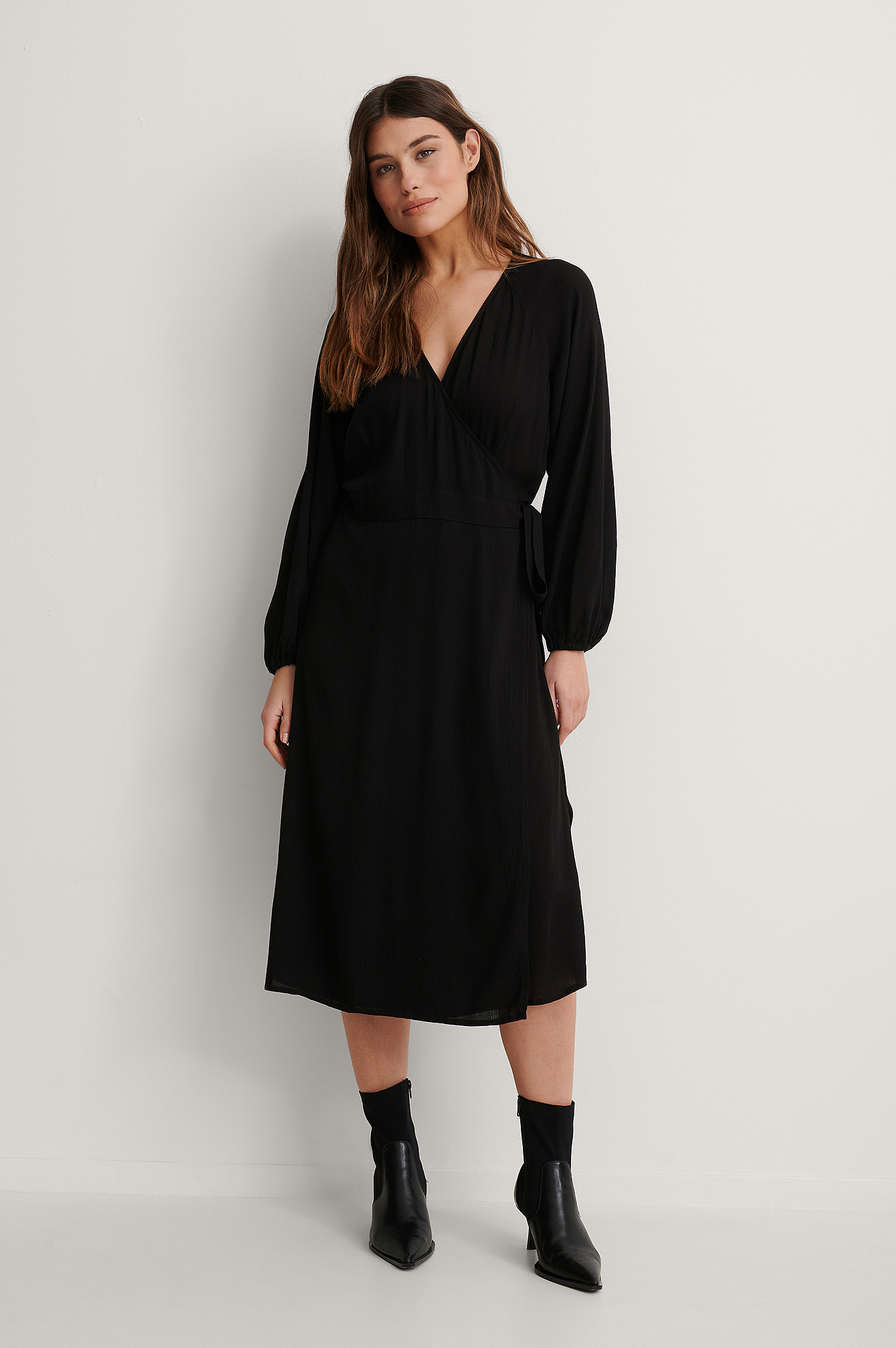 Robe Midi Avec Design Chevauchant Noir | na-kd.fr