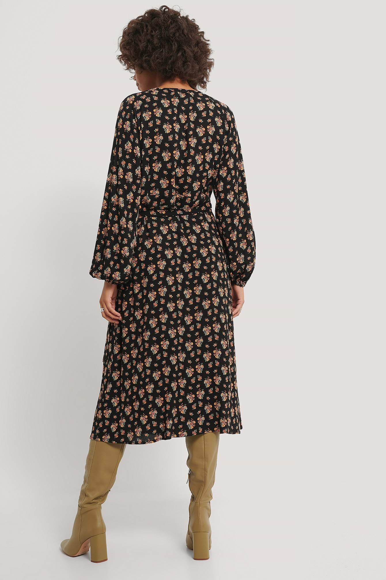 Robe Midi Avec Design Chevauchant Floral | na-kd.fr