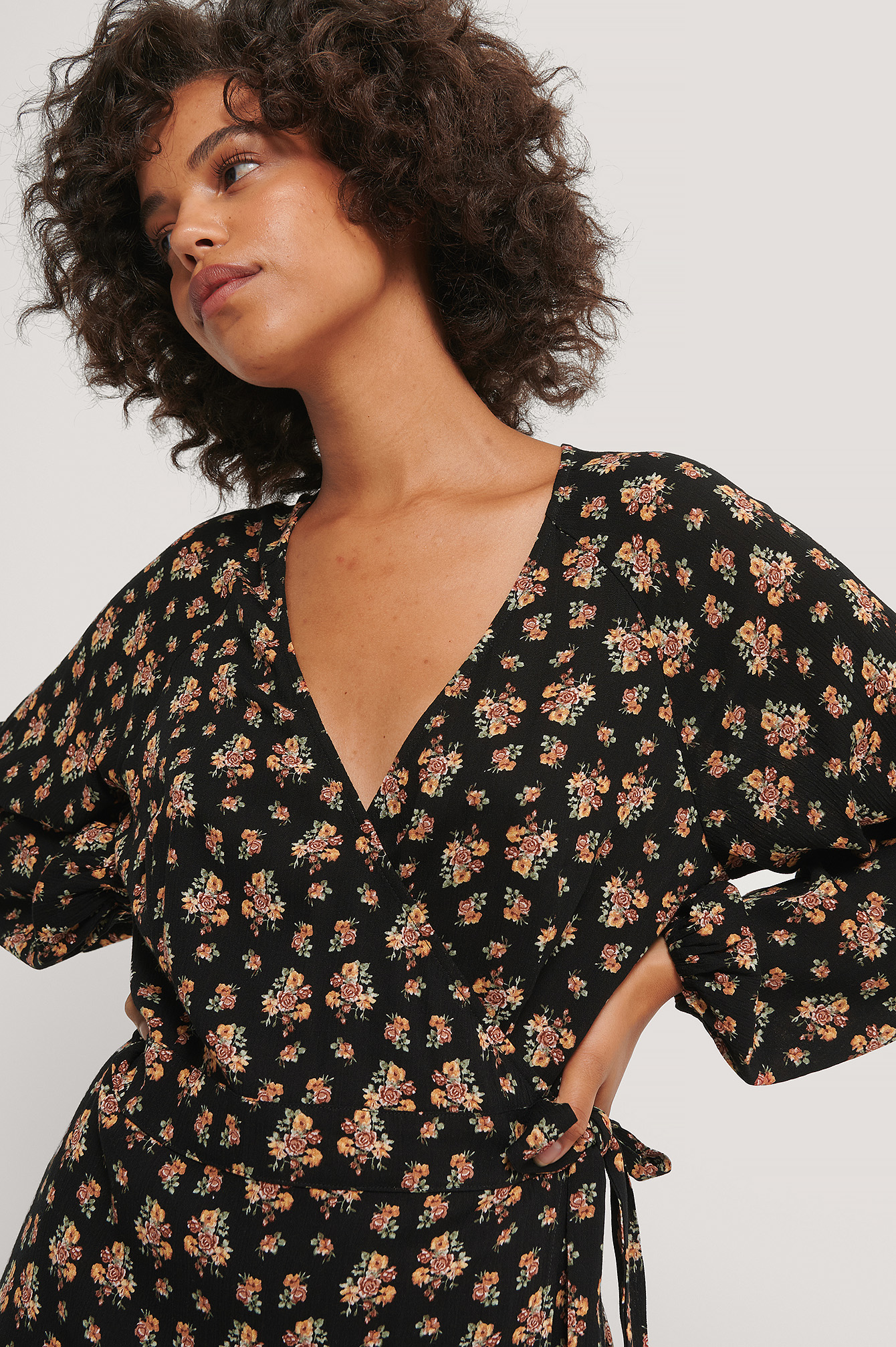 Robe Midi Avec Design Chevauchant Floral | na-kd.fr