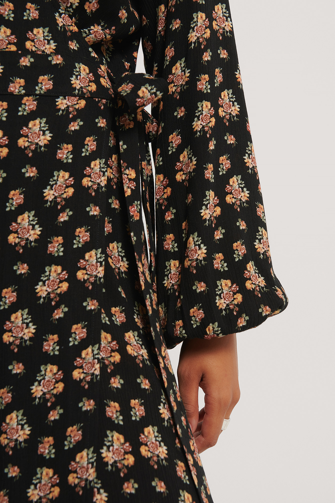 Robe Midi Avec Design Chevauchant Floral | na-kd.fr